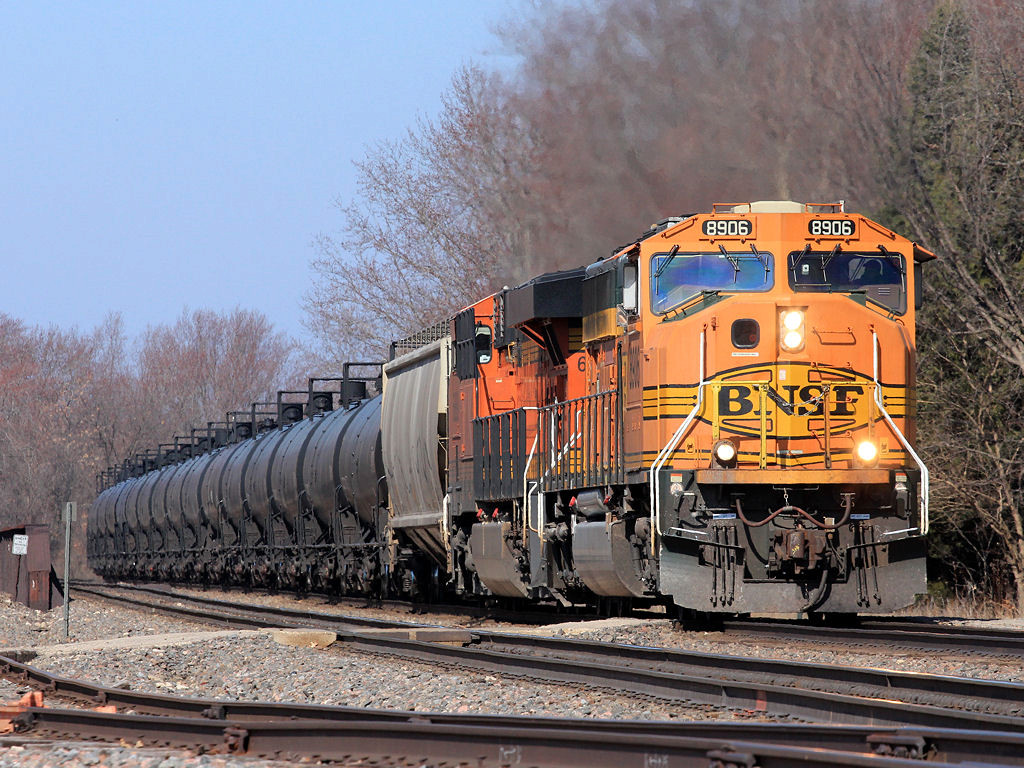 BNSF 8906